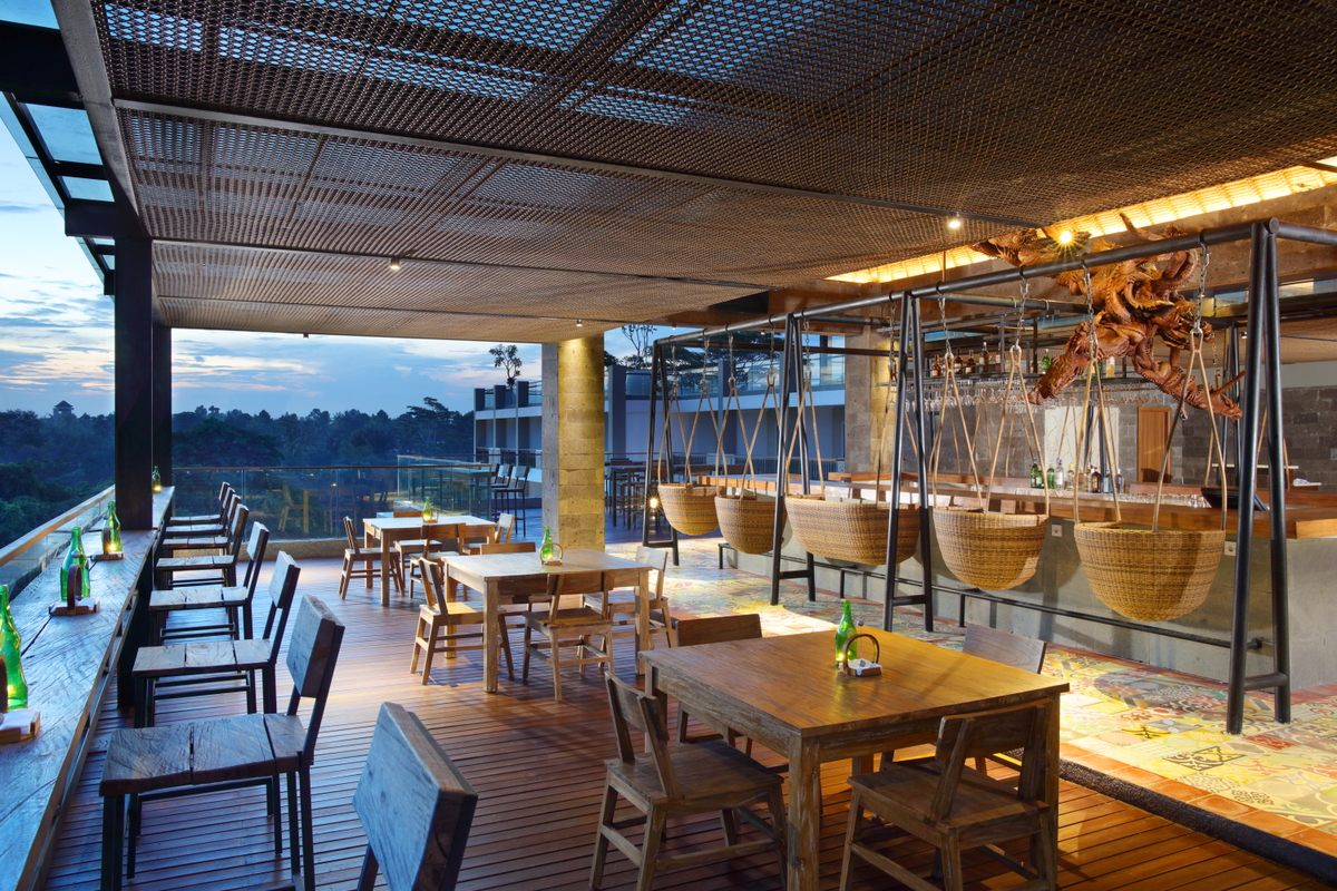 Naga Rooftop Bar And Lounge